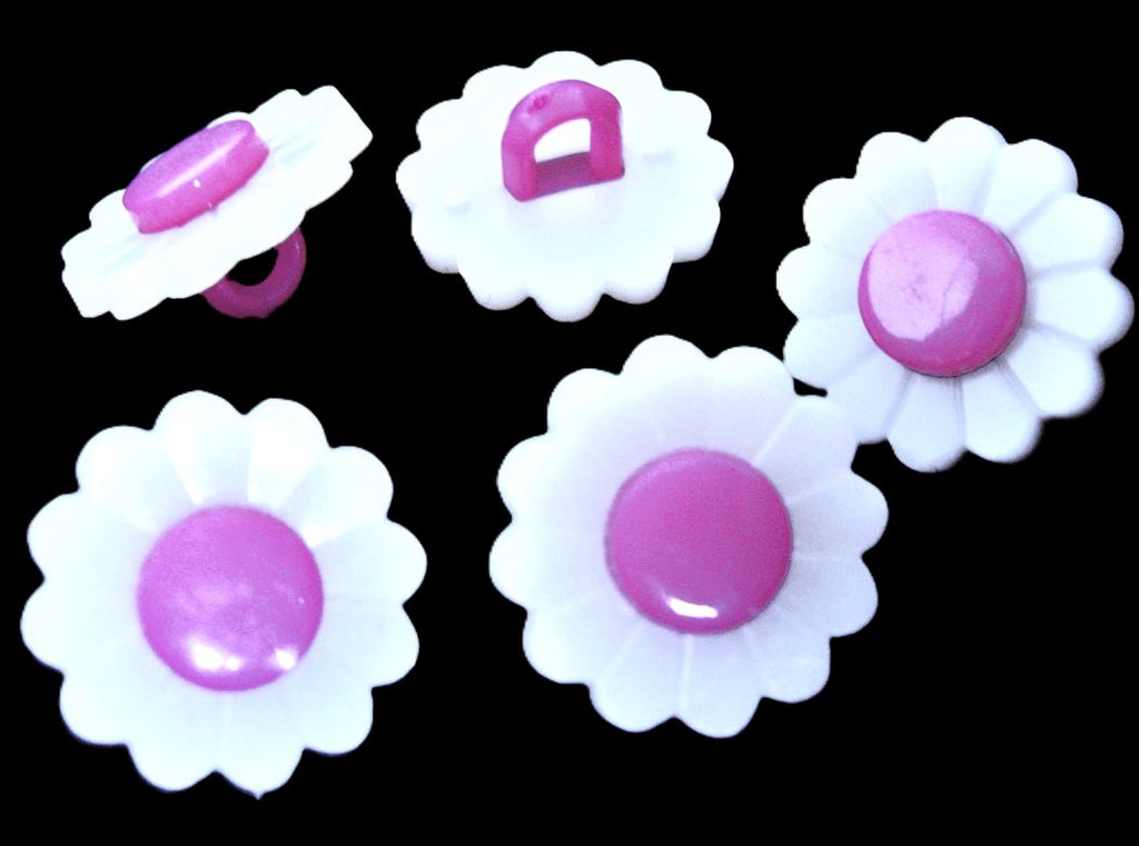 B8428 15mm White-Pale Purple Daisy Flower Design Acrylic Shank Button ...