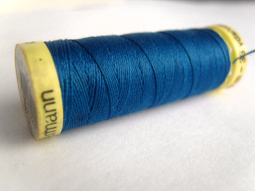 GT 322 Top Stitch Electric Blue Gutermann Strong Polyester Thread ...